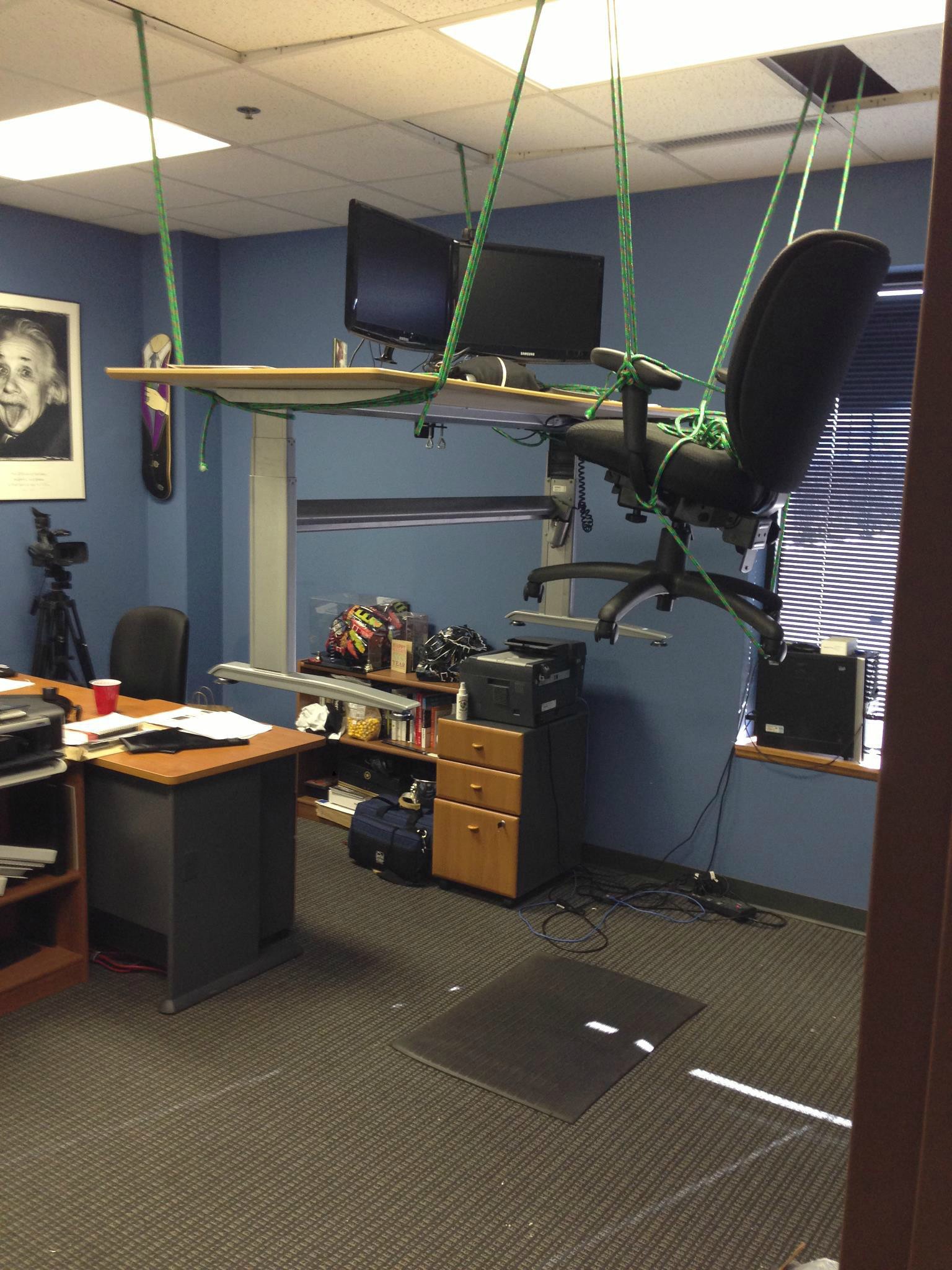 IRTI Funny Picture 4061 Tags Office Prank Rope Desk Suspended IRTI Funny Picture 4061 Tags Office Prank Rope Desk Suspended